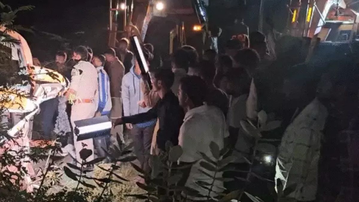 Surat : One dead, over 40 injured in bus accident - The Blunt Times