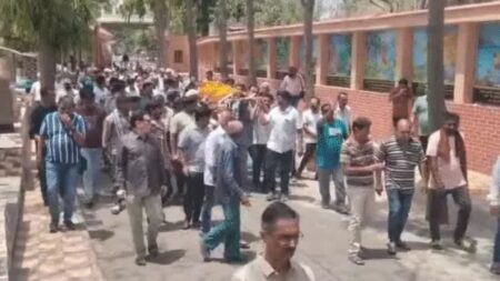 Gujarat : 14-Year-Old Girl Dies of Sudden Heart Attack While Playing ...